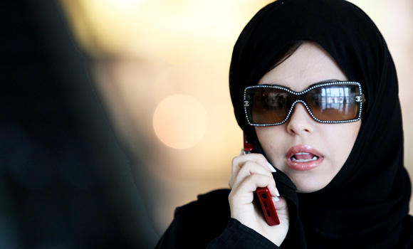 Constant mobile use causing health problems in Kingdom | Arab News