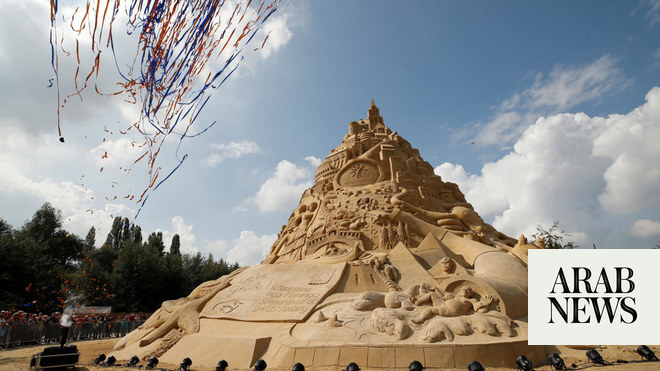 Sculptors build world’s tallest sandcastle to claim record | Arab News