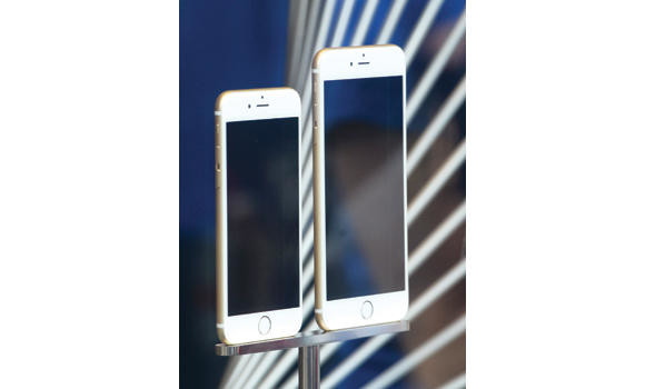 iPhones gaining in Europe and China; ‘phablets’ on the rise | Arab News