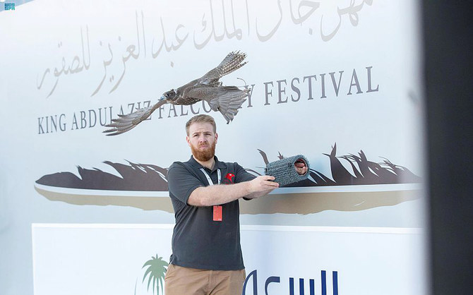 Falconers from nine countries compete at King Abdulaziz Falconry ...
