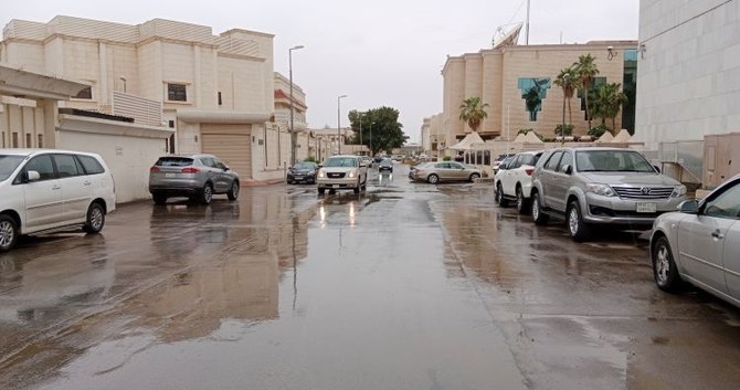 Safety alert on the roads after rain hits Riyadh | Arab News