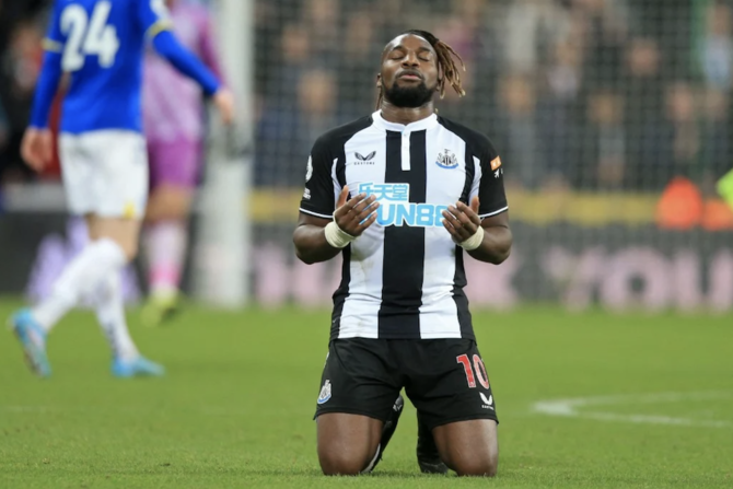 Newcastle striker Saint-Maximin faces fitness race ahead of Fulham clash | Arab News