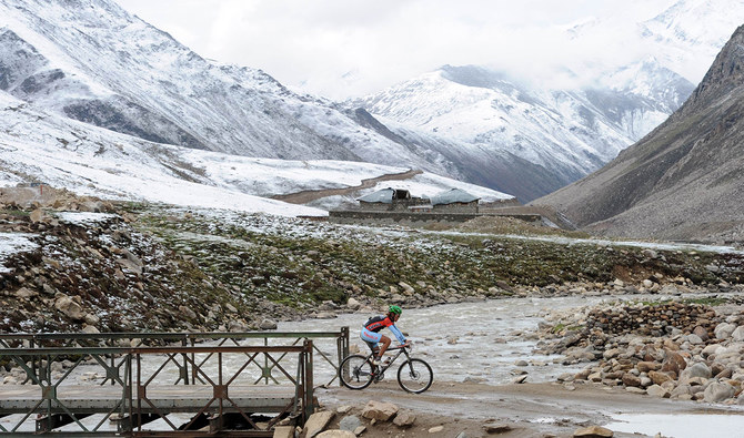 Pakistani authorities stop tourists from visiting Babusar mountain pass ...