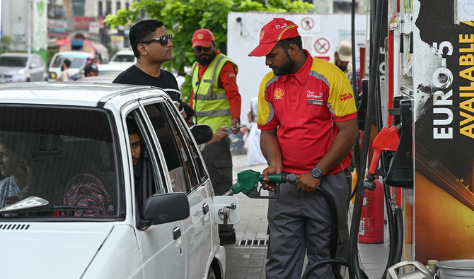 Pakistan refiners warn $6 bln upgrades at risk due to fuel price deregulation plan | Arab News