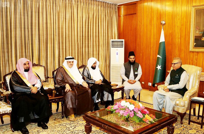 Pakistan president receives Makkah Grand Mosque imam | Arab News
