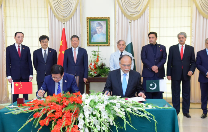Pakistan, China steer major economic corridor project to ‘second phase ...