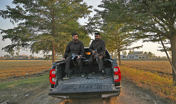 Imposing ‘dala’ pickup trucks symbolize Pakistan’s power gulf | Arab News