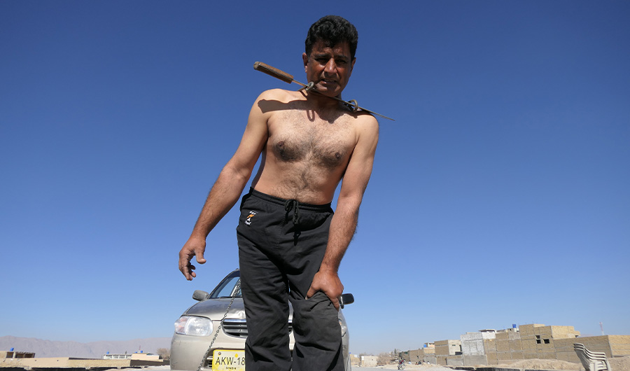 Pakistani man performs jaw-dropping stunts despite polio impairment ...