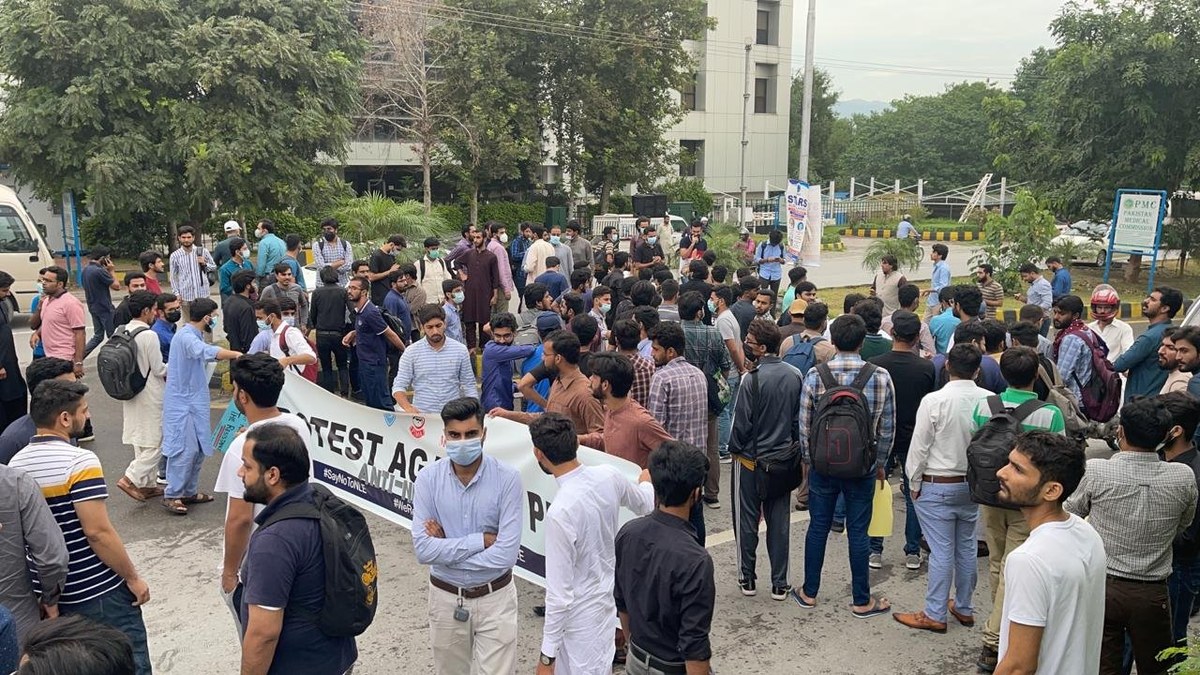 Violent clashes with police in Islamabad as young doctors hold protests ...