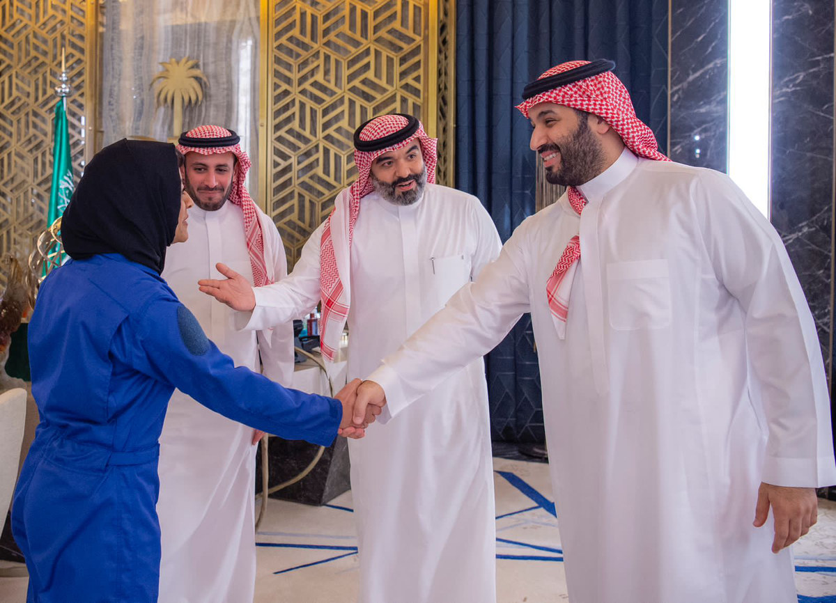 Crown prince receives Saudi astronauts ahead of space mission | Arab News